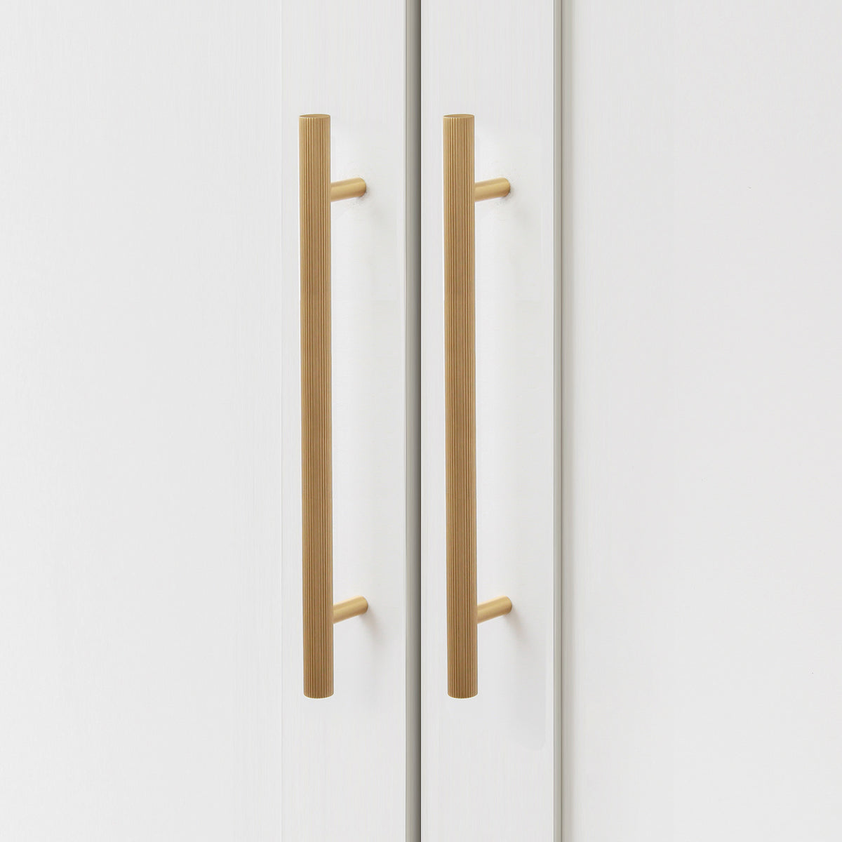 The Aristocrat Mid Century Brass Bar Handle For Cabinet Doors and Draw